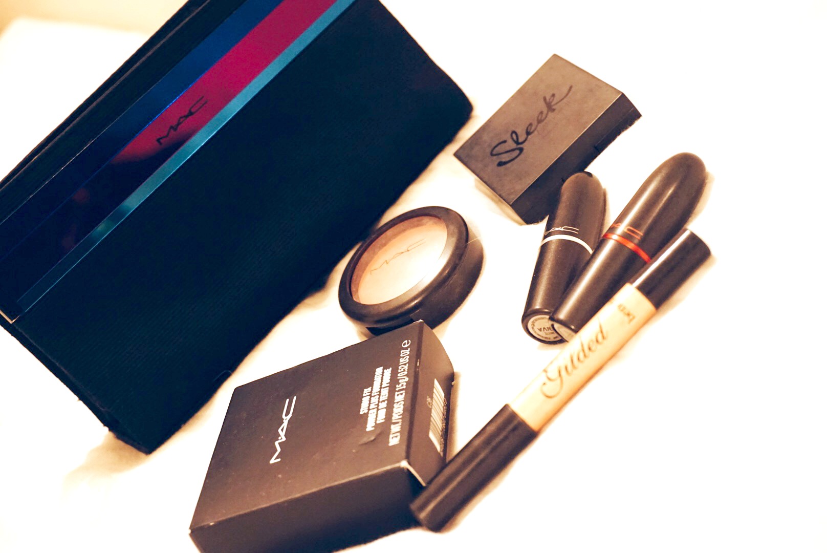 Guest Post – Essentials: The 5 top items for a minimalist makeup bag